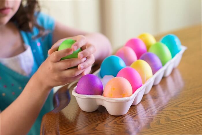 Uradi sam: Bojanje jaja prirodnim bojama - MaminSvijet.hr