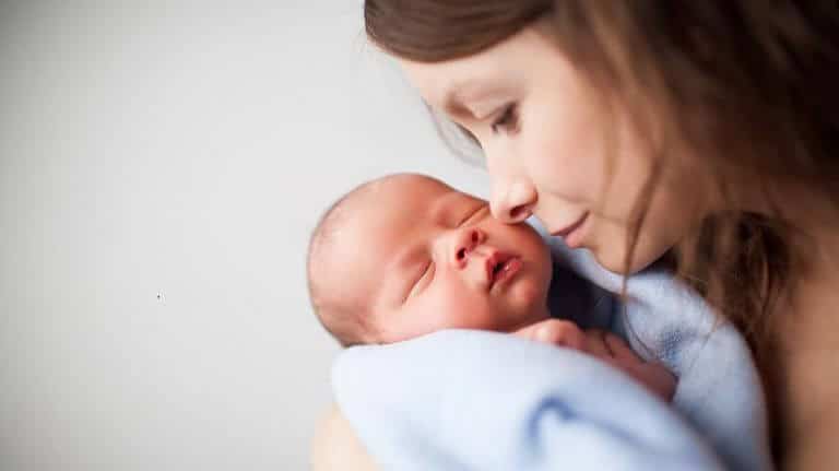 Razvoj bebe po tjednima - što očekivati u prvom mjesecu života ...